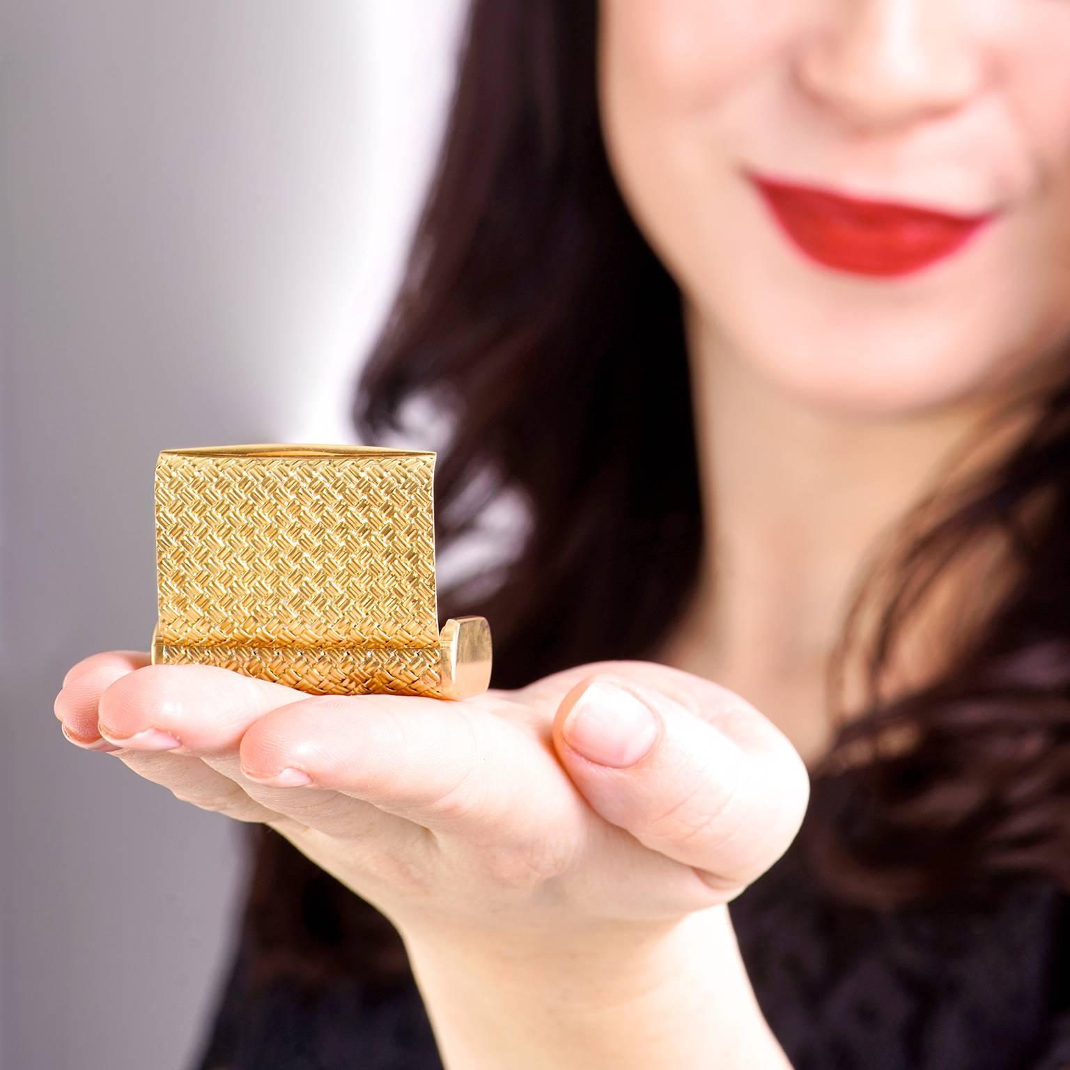 Van Cleef and Arpels Oversized Gold Pillbox For Sale at 1stDibs | gold ...