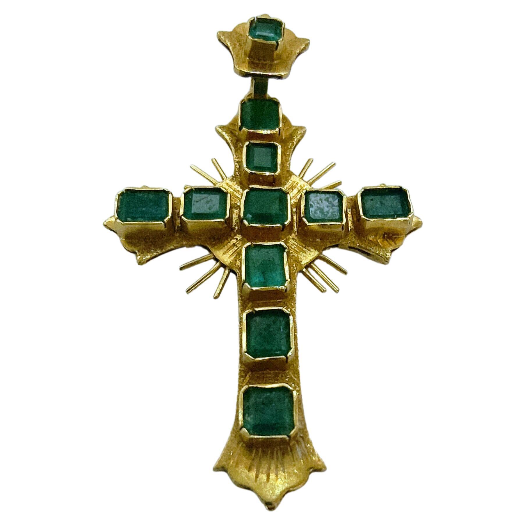 Cross Emerald Yellow Gold 18 Karat at 1stDibs | spanish emerald cross