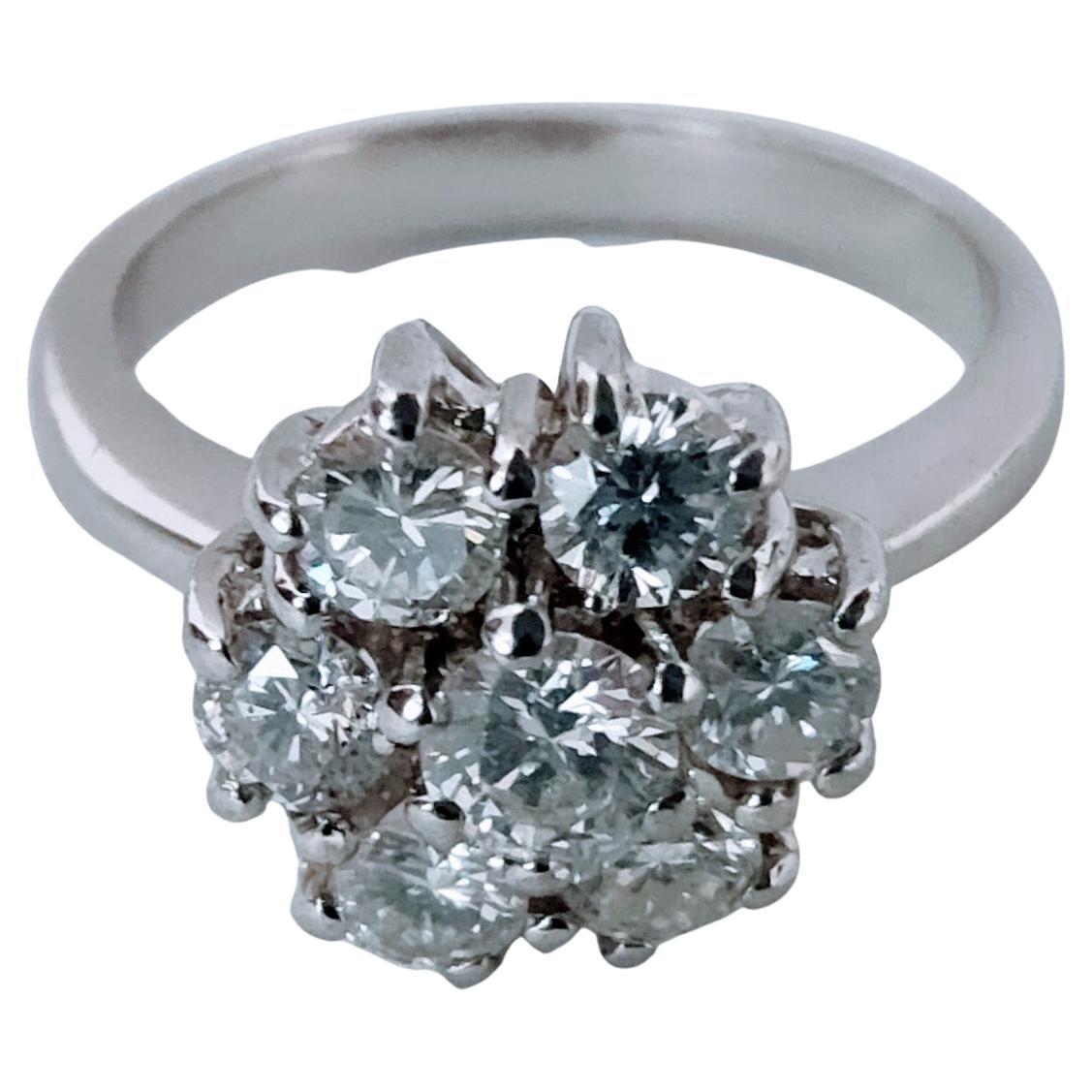 Cluster Ring Diamond Brilliant Cut White Gold 18 Karat For Sale at 1stDibs