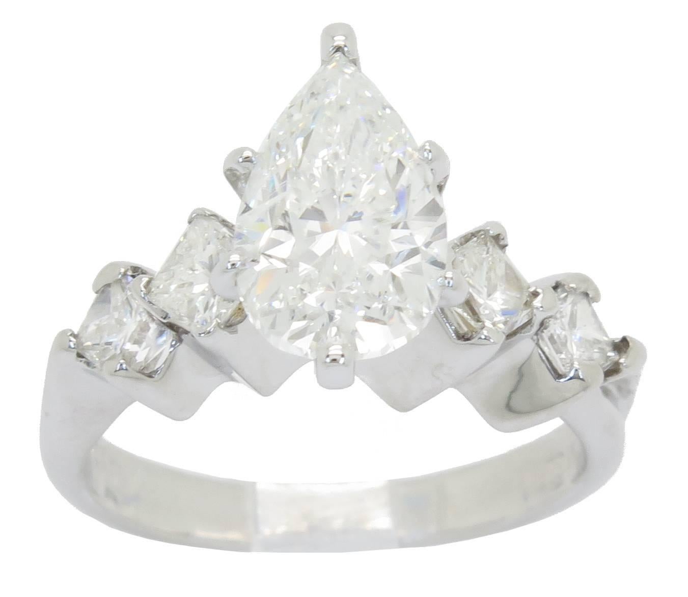 Pear and Princess Cut Diamond Gold Engagement Ring For Sale at 1stDibs