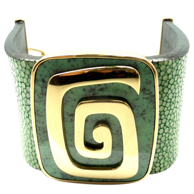 Bulgari Green Garnet Stingray Yellow Gold Cuff Bracelet at 1stDibs
