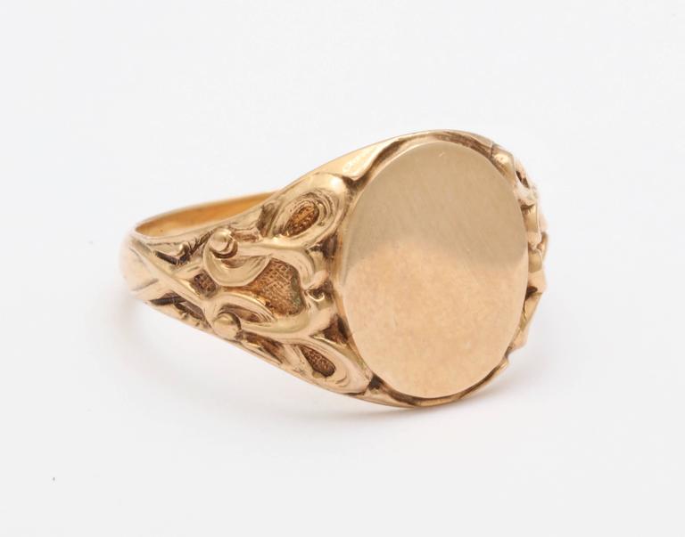 Elegant Edwardian Gold Signet Ring For Sale at 1stDibs