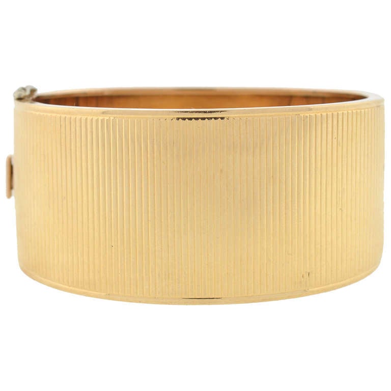 Retro Wide Ridged Gold Hinged Bangle Bracelet at 1stDibs