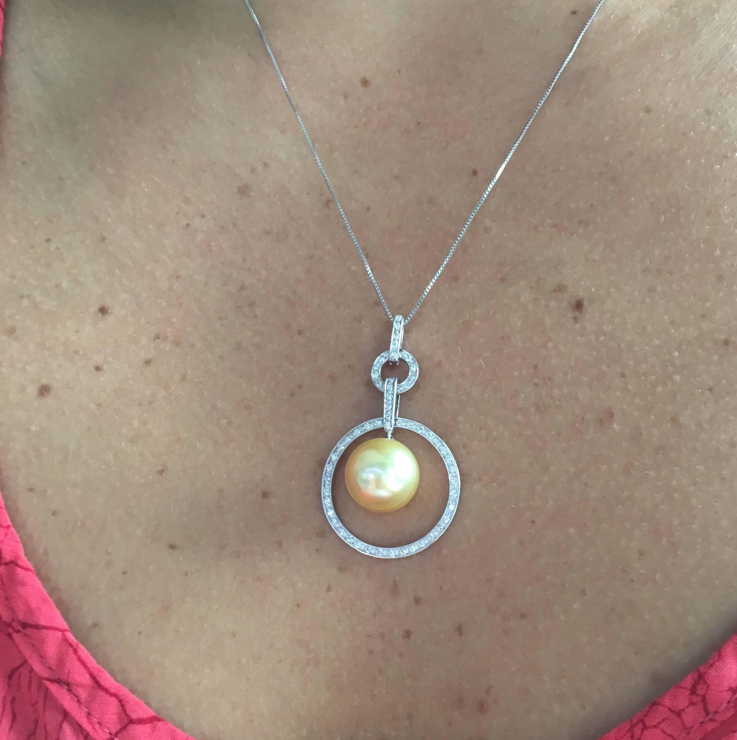 Iridesse Pearl Diamond Gold Pendant Necklace For Sale at 1stdibs