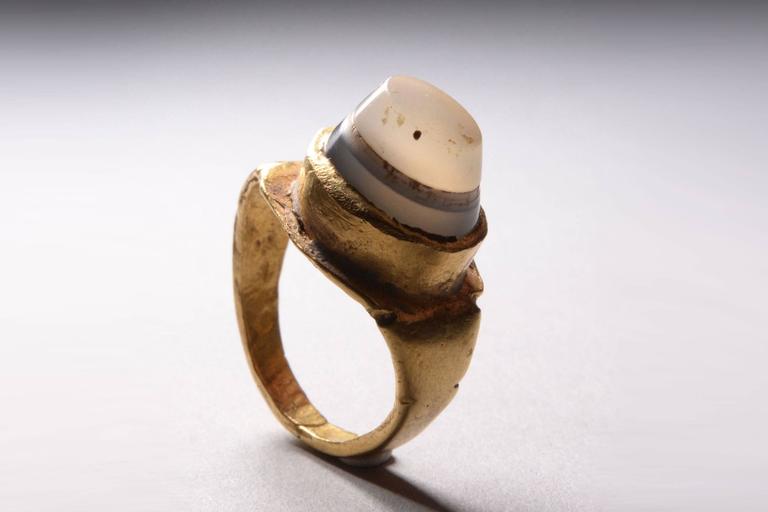 Ancient Roman Gold Banded Agate Finger Ring - 200 AD For Sale at 1stDibs