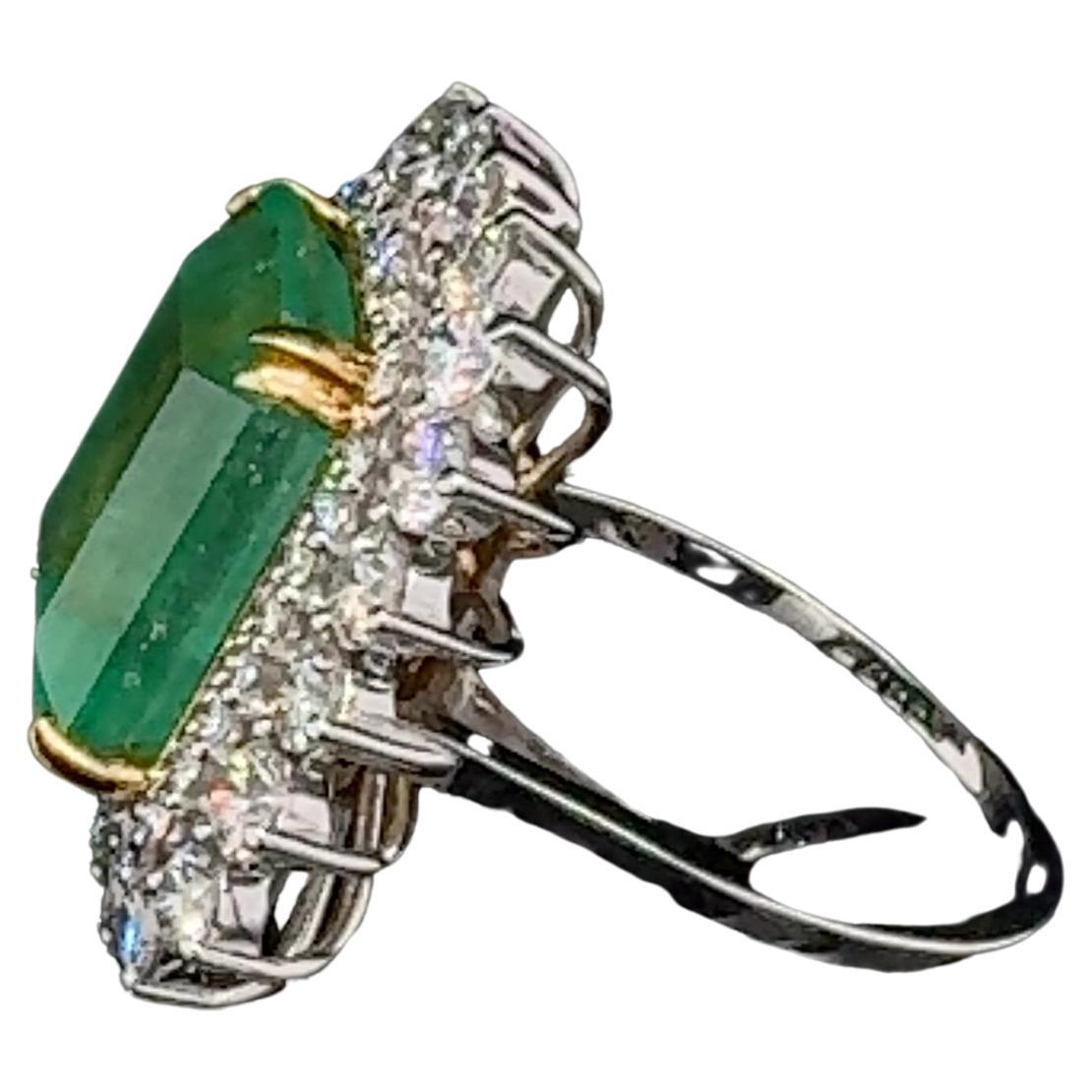 7.98 carat Colombian natural Vivid Green Emerald cluster ring For Sale ...
