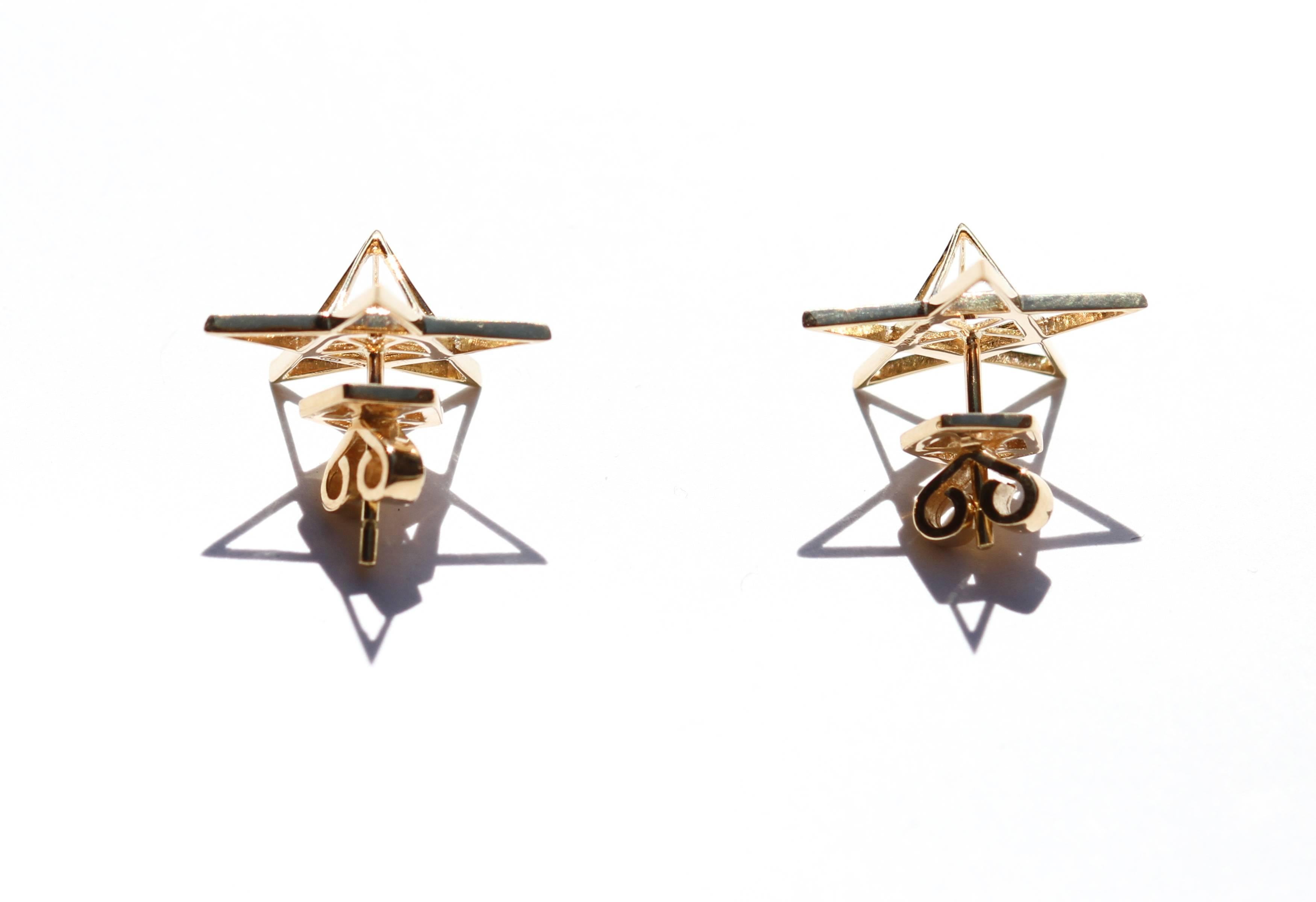 18K Gold Open Frame Star Earrings For Sale at 1stDibs