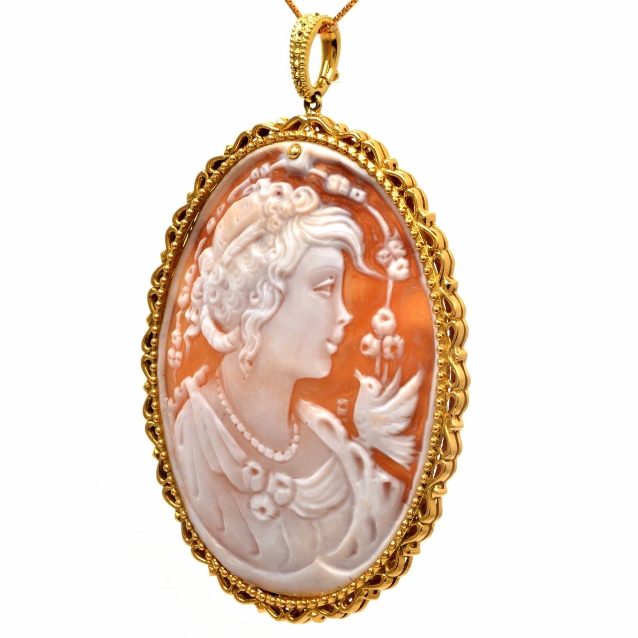 Large Shell Cameo Gold Pendant For Sale at 1stDibs