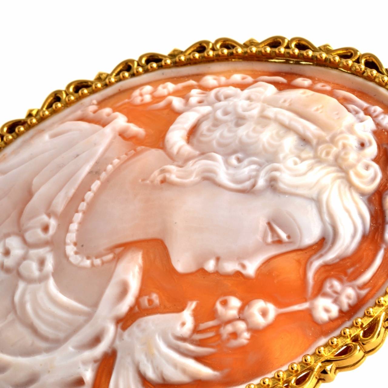 Large Shell Cameo Gold Pendant For Sale at 1stDibs