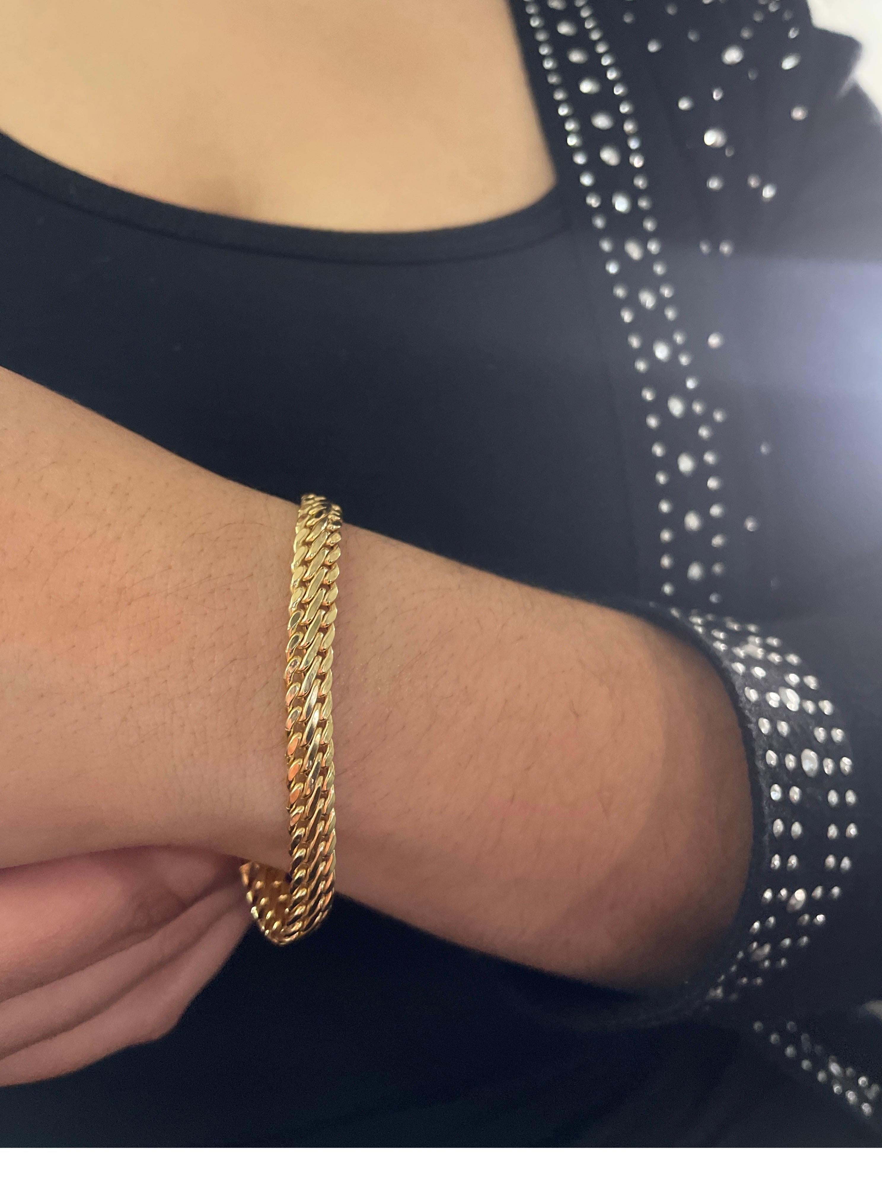 18 Karat Solid Yellow Gold Double Curb Chain Bracelet For Sale at 1stDibs
