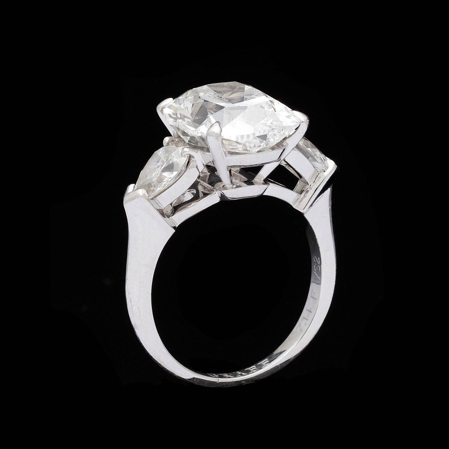 Graff 7.14 Carat Diamond Platinum Three Stone Ring For Sale at 1stdibs