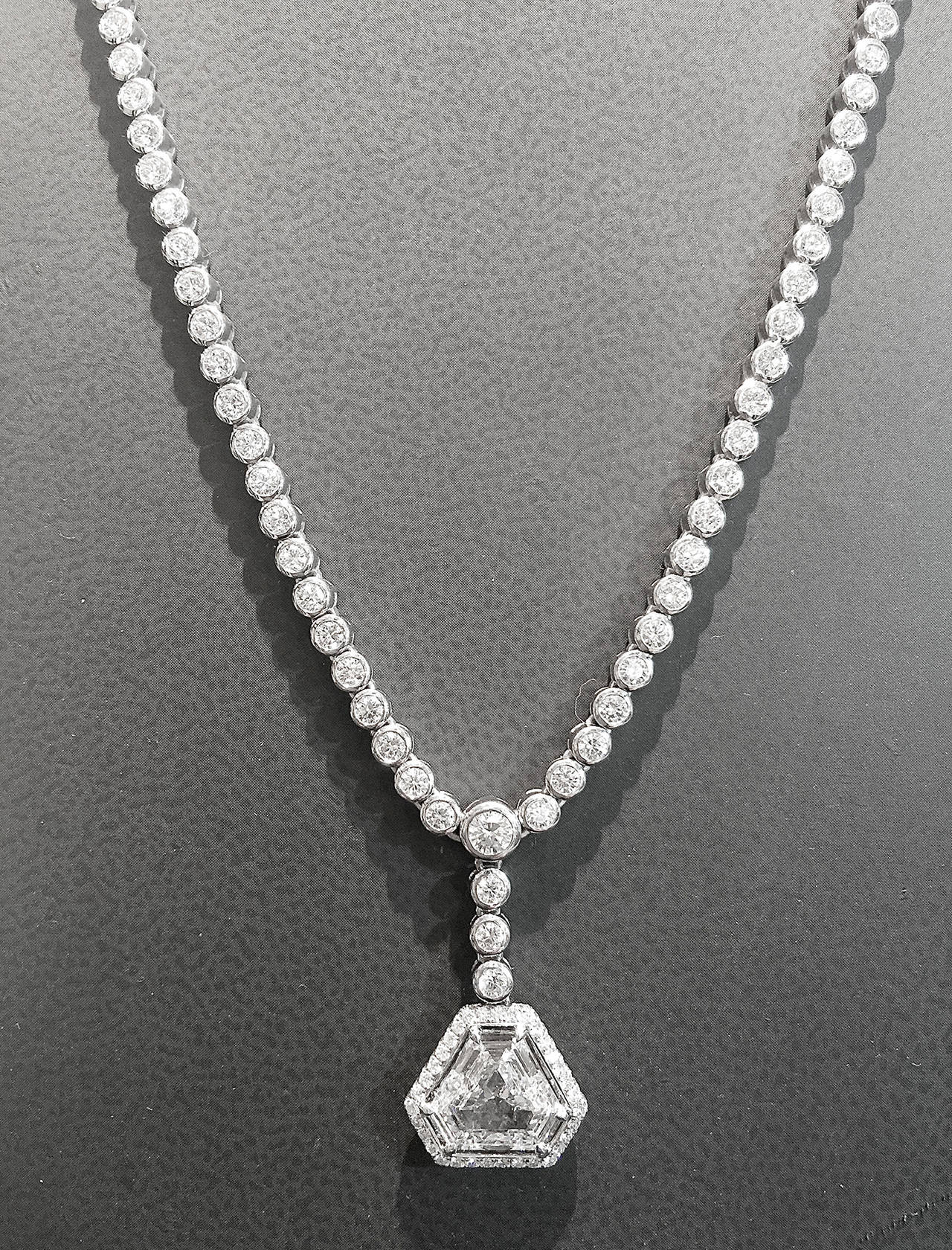 White gold Necklace set with diamonds. For Sale at 1stDibs