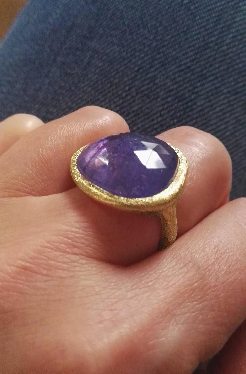 Dalben Tanzanite Scratch Engraved Gold Ring For Sale at 1stdibs