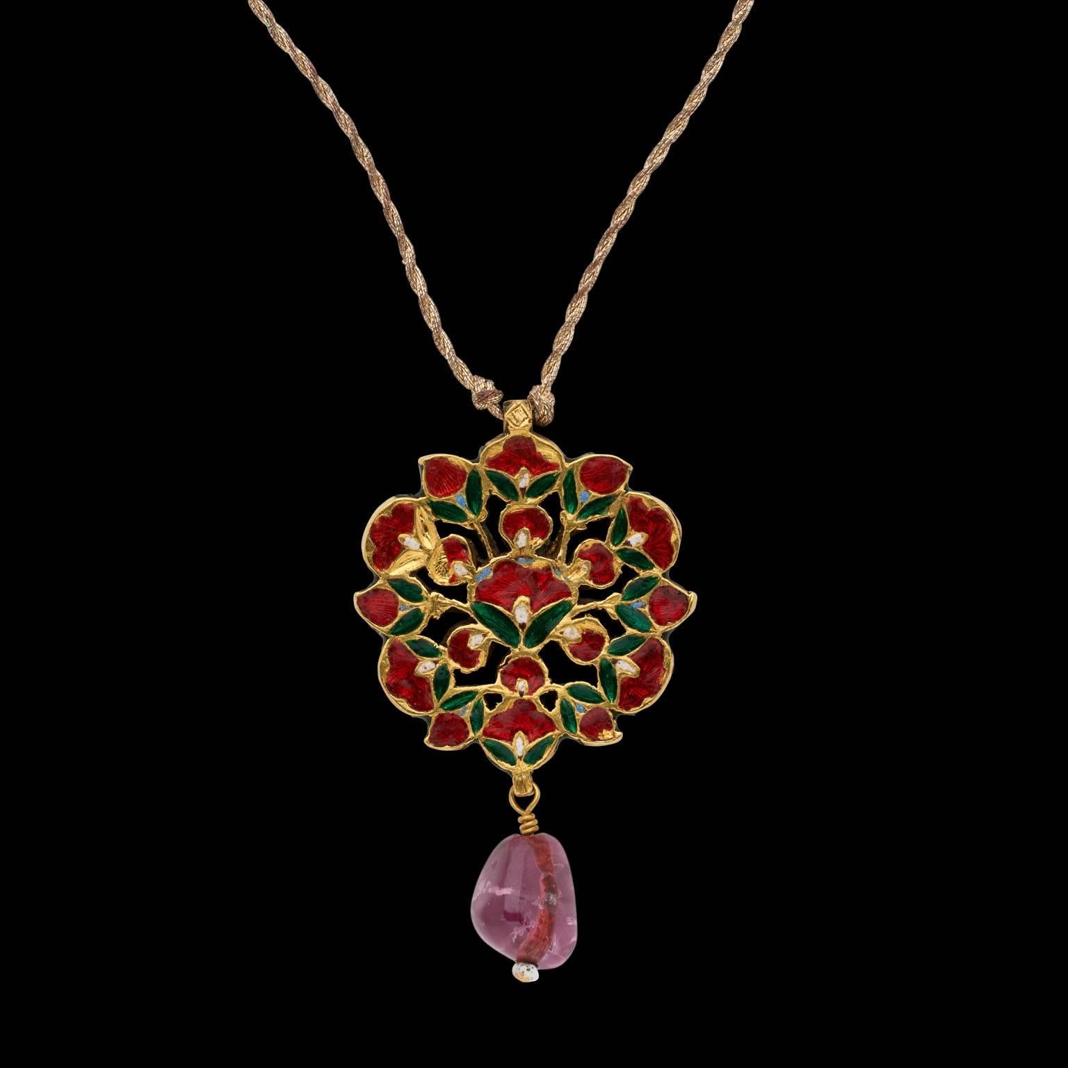Antique Indian Pendant in Gold with Diamonds and Spinel For Sale at 1stDibs