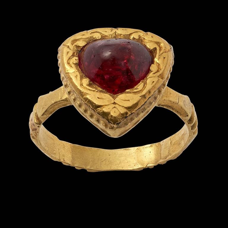 Antique Indian Cabochon Ruby Gold Ring For Sale at 1stDibs