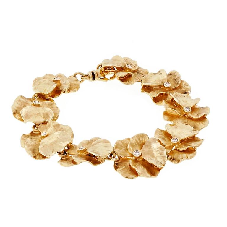 Diamond Gold Textured Flower Petal Link Bracelet For Sale at 1stDibs