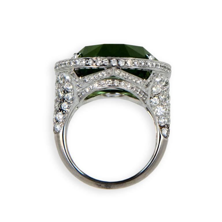 Laura Munder 27.44 Carat Peridot Diamond White Gold Ring at 1stDibs
