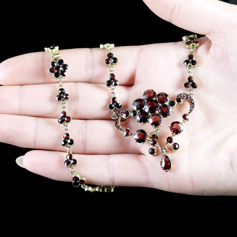 Antique Victorian Garnet Necklace, circa 1880 For Sale at 1stDibs
