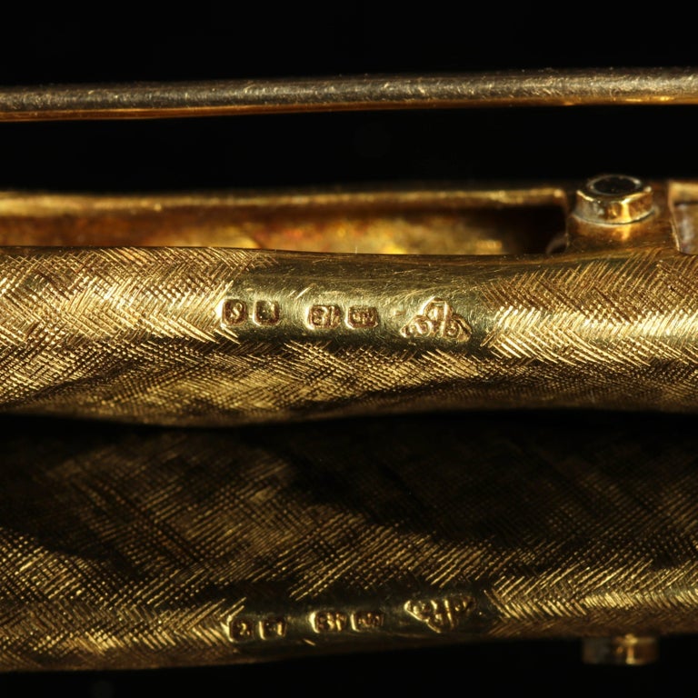Vintage 18 Carat Gold Golf Club Brooch Garrard, 1973 at 1stDibs