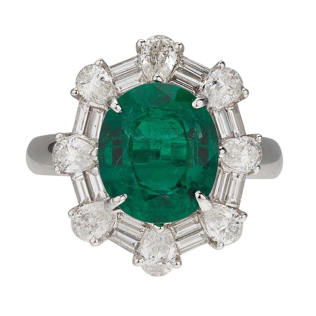Impressive Contemporary Emerald Diamond Gold Ring For Sale at 1stDibs