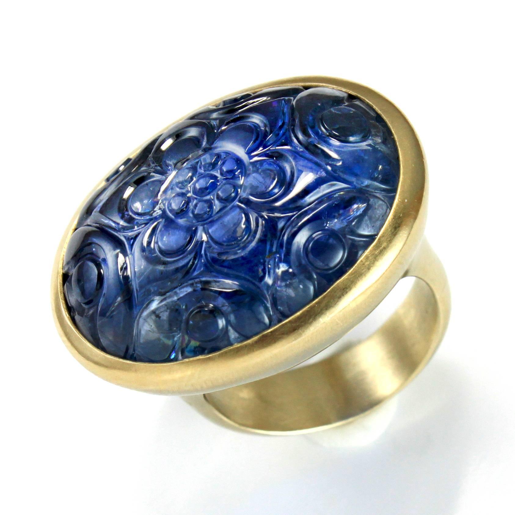 Large Carved Mughal Sapphire 18K Gold Ring For Sale at 1stDibs | mughal ...