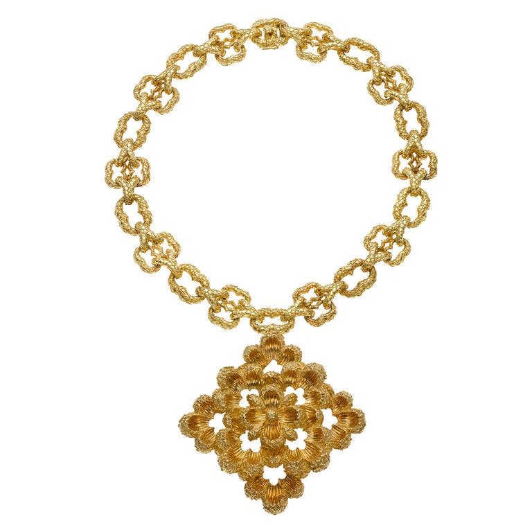 Wander Floral Gold Pendant Necklace at 1stDibs