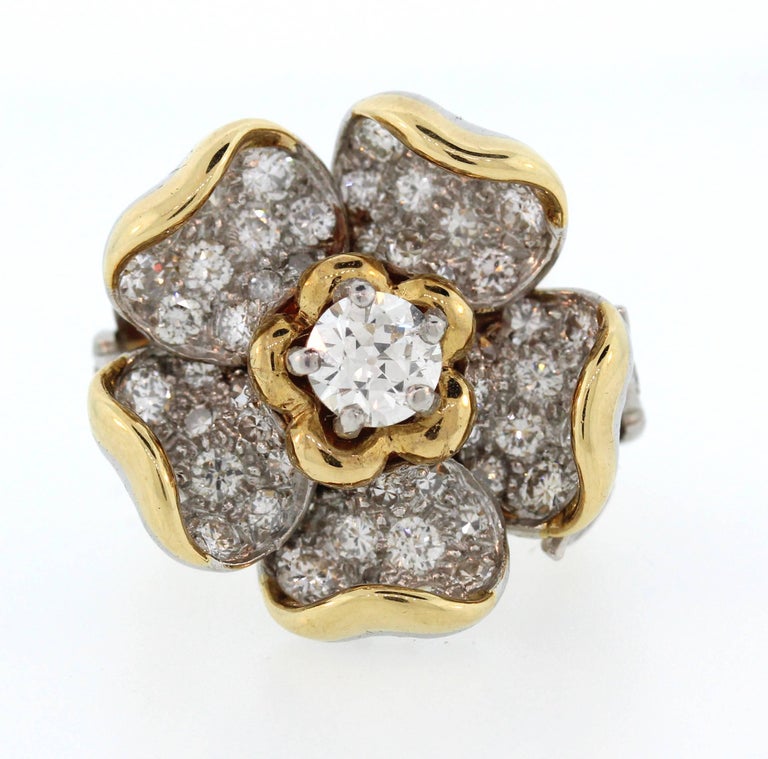 Diamond Gold Flower Ring For Sale at 1stDibs