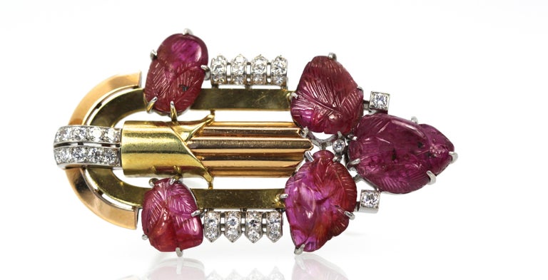 Art Deco 20.00 Carat Carved Ruby Diamond Brooch For Sale at 1stDibs