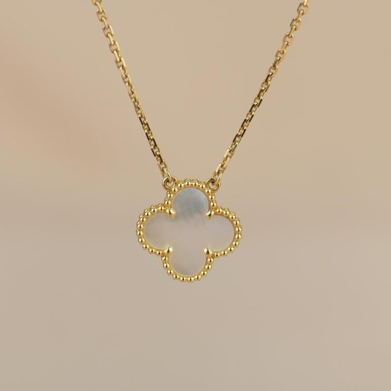 Van Cleef and Arpels Halskette mit Perlmutt-Alhambra-Anhänger im ...
