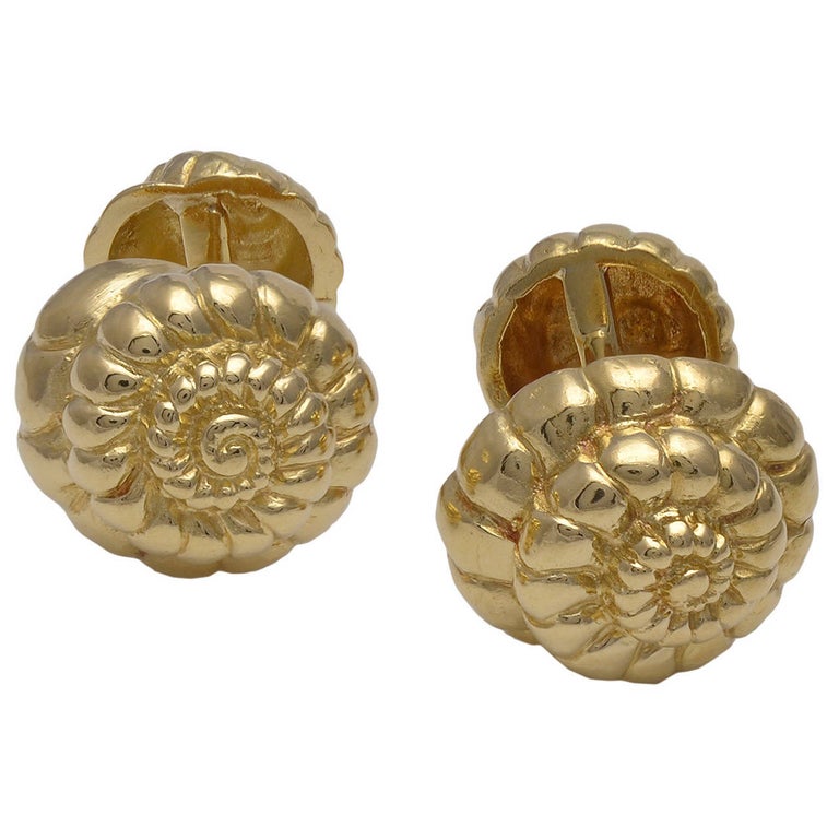 Gold Figural Shell Cufflinks For Sale at 1stDibs