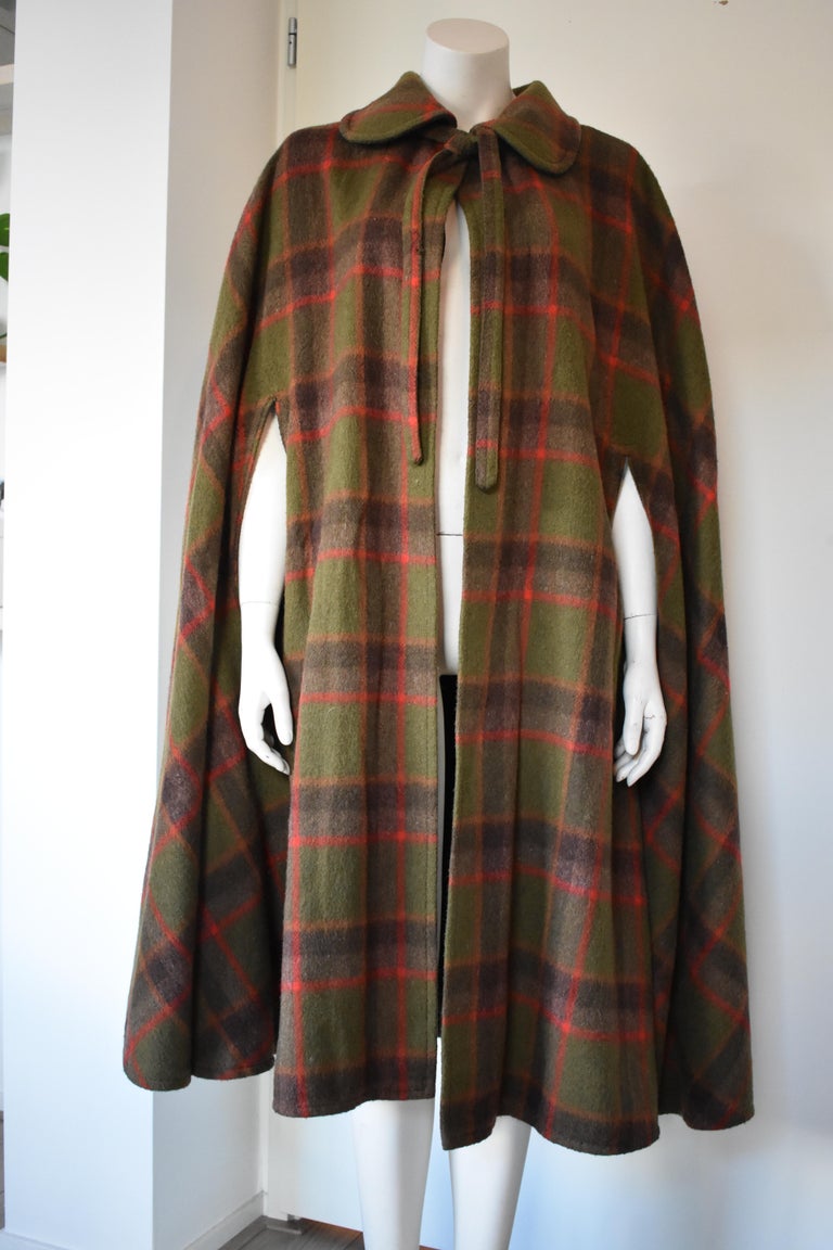 Vintage Wool Blend Checkered Cape, Circa 1950s For Sale at 1stDibs