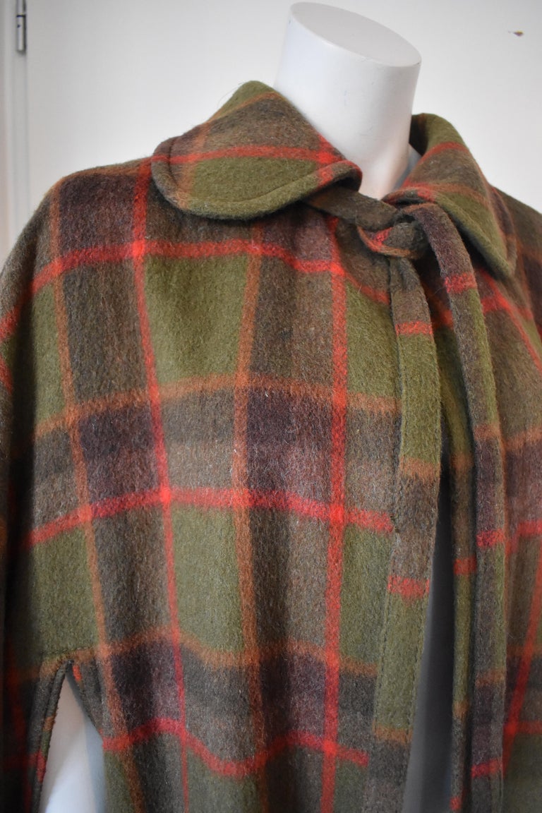 Vintage Wool Blend Checkered Cape, Circa 1950s For Sale at 1stDibs