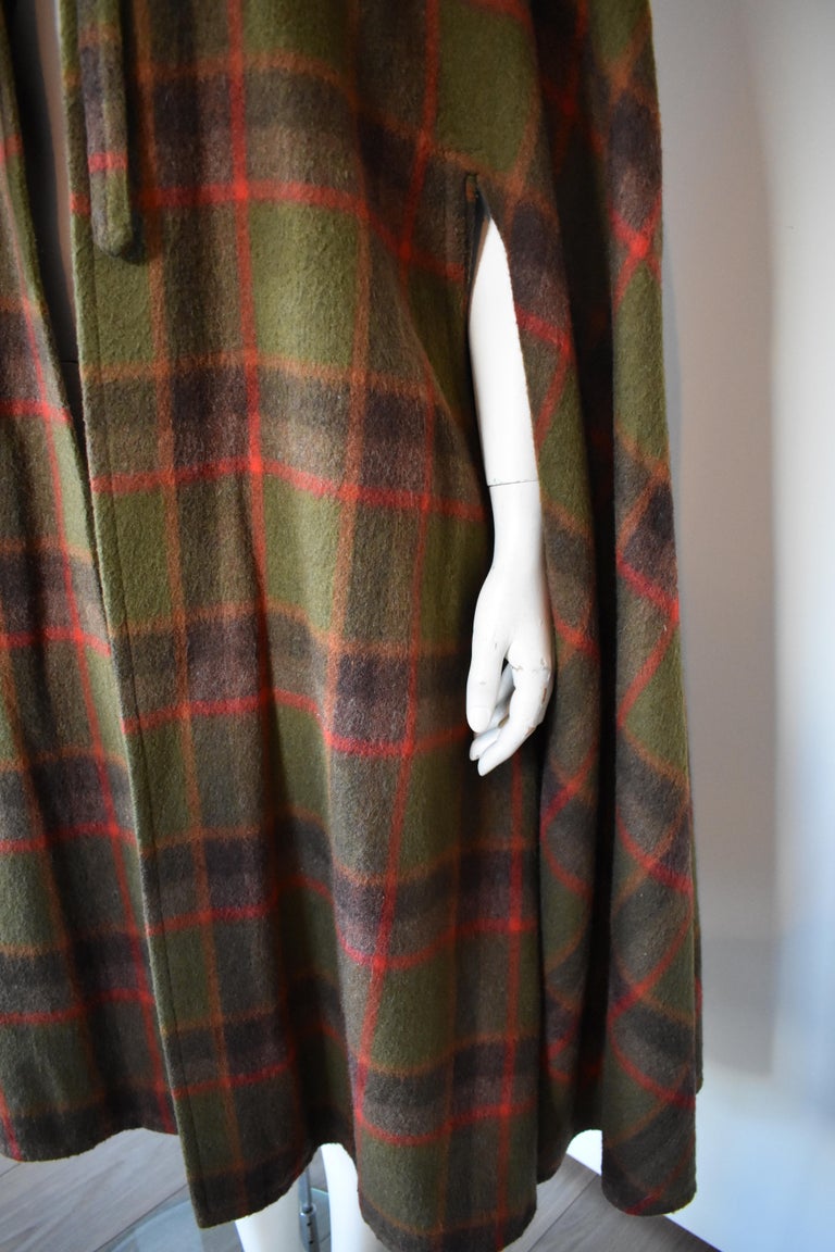 Vintage Wool Blend Checkered Cape, Circa 1950s For Sale at 1stDibs