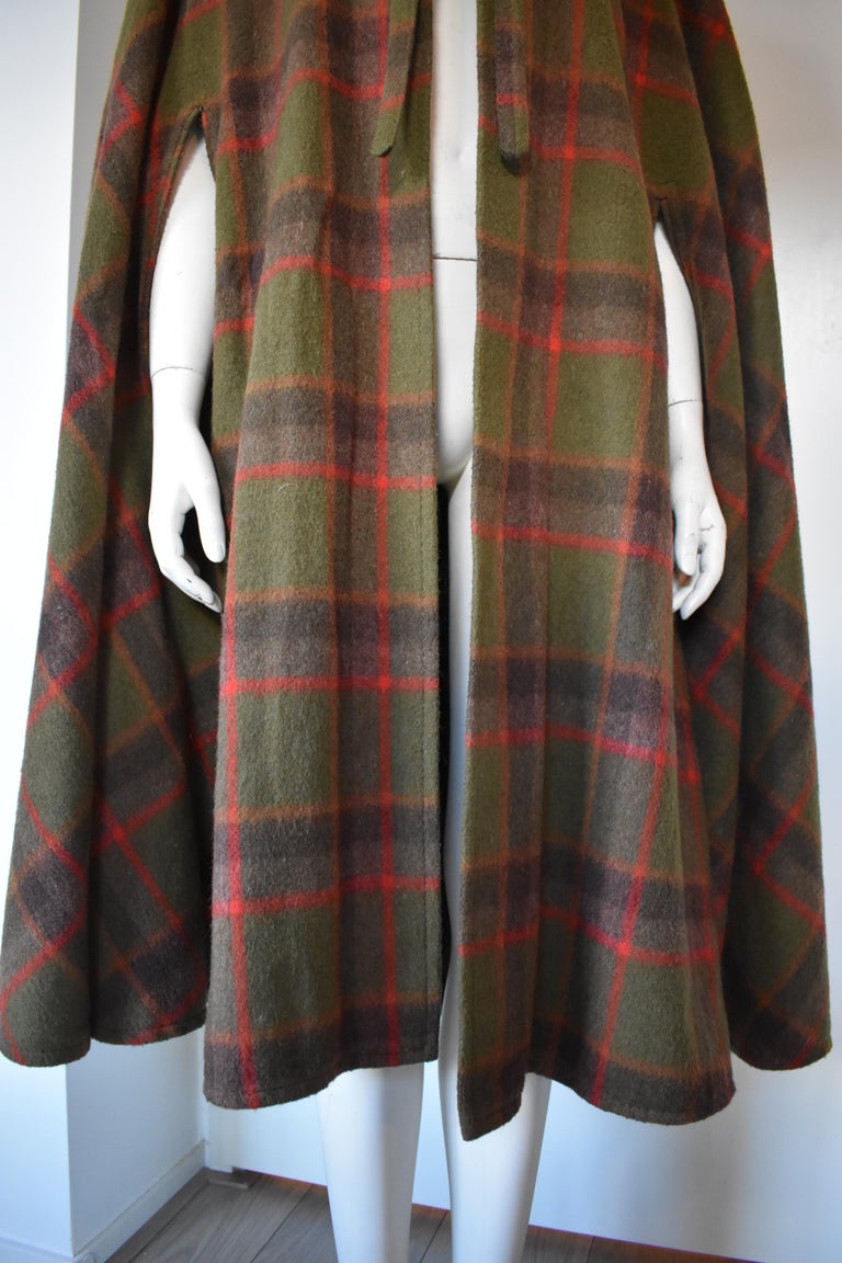 Vintage Wool Blend Checkered Cape, Circa 1950s For Sale at 1stDibs
