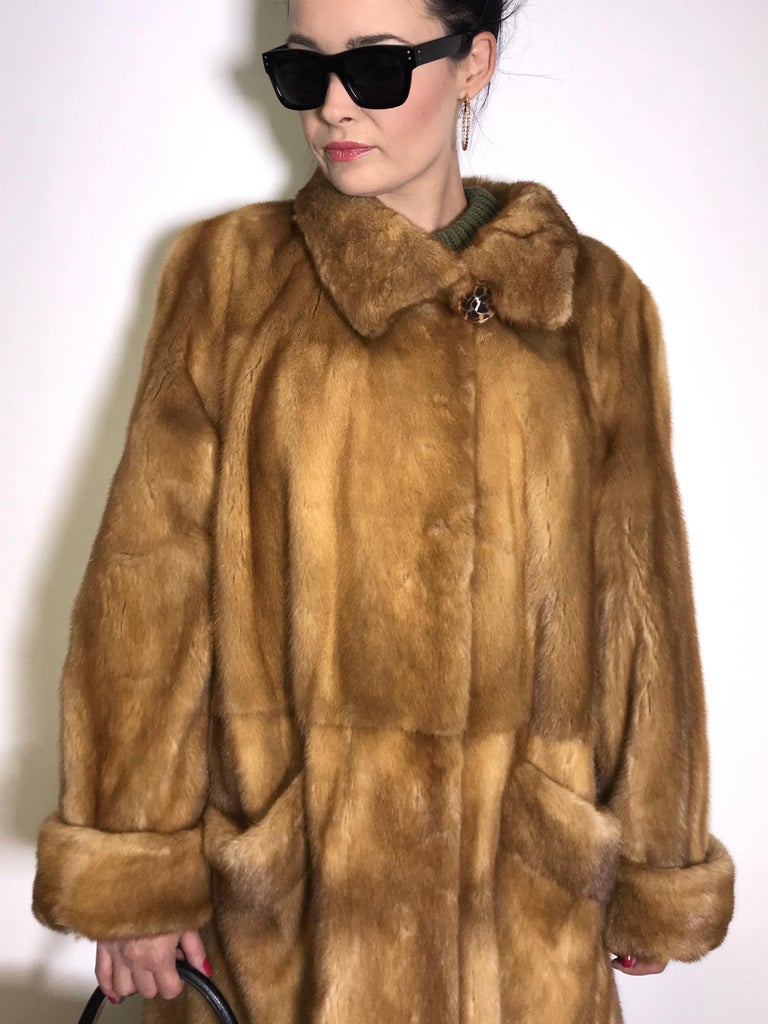 Saga mink silk fur 3/4 jacket / coat. Tan/beige. Gold mink. (9) For ...