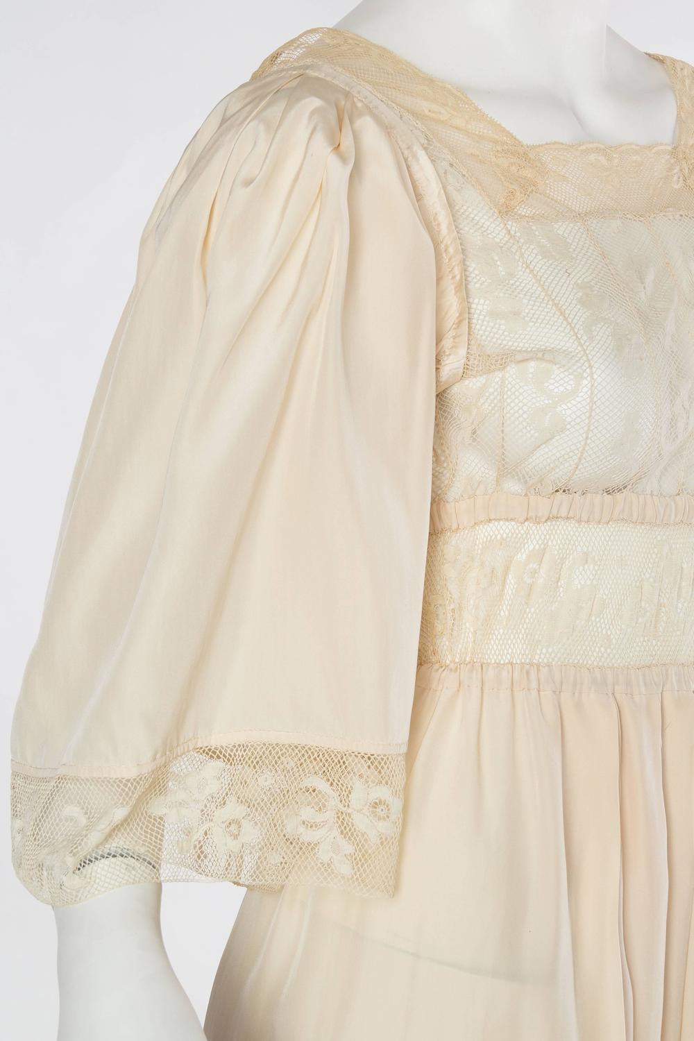 Edwardian Silk and Lace Negligee Dress For Sale at 1stdibs