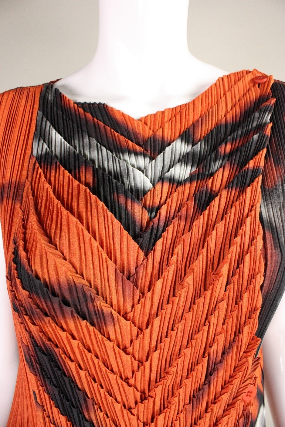 Issey Miyake Pleated Dress with Abstract Print For Sale at 1stDibs