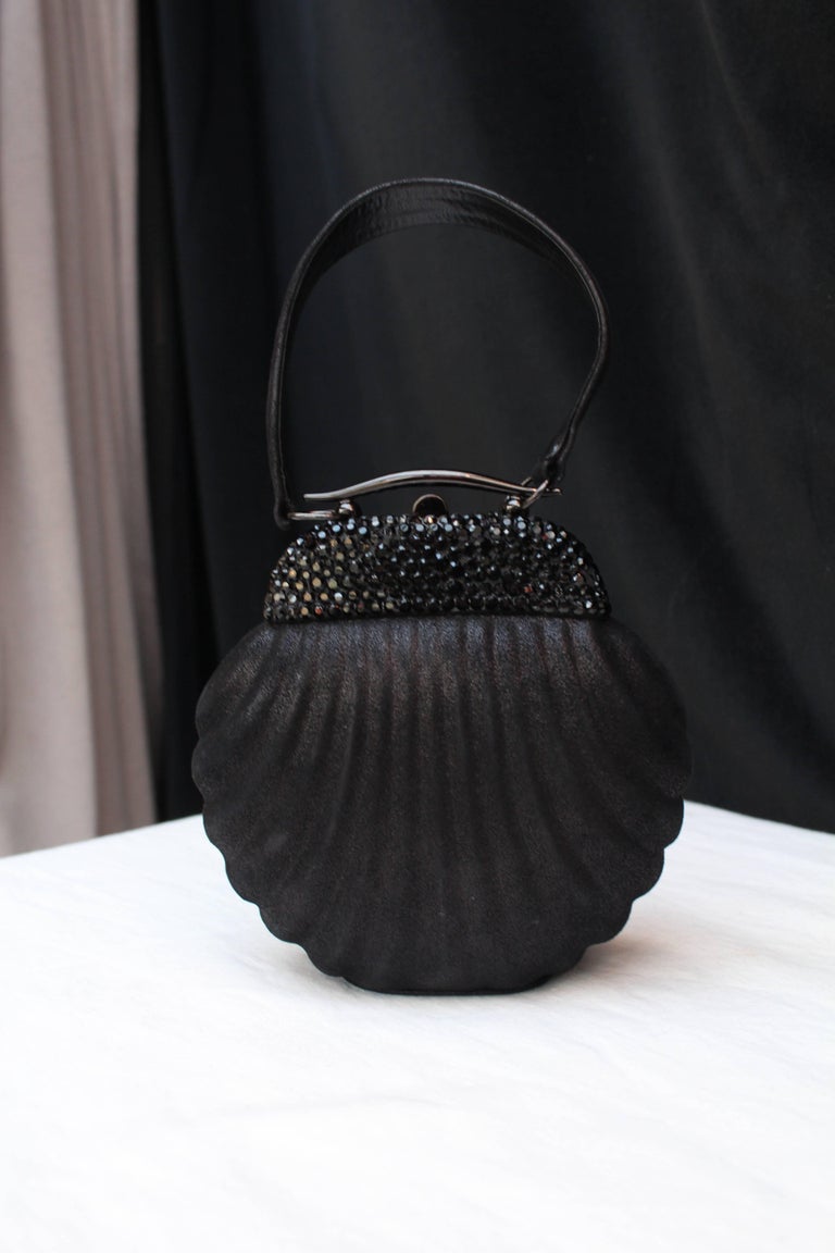 Rodo small black “shell” handbag, 1980s For Sale at 1stDibs