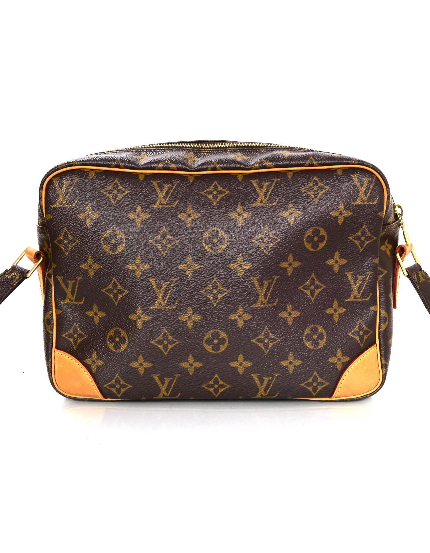 Louis Vuitton Monogram Nil Messenger Camera Bag For Sale at 1stDibs ...