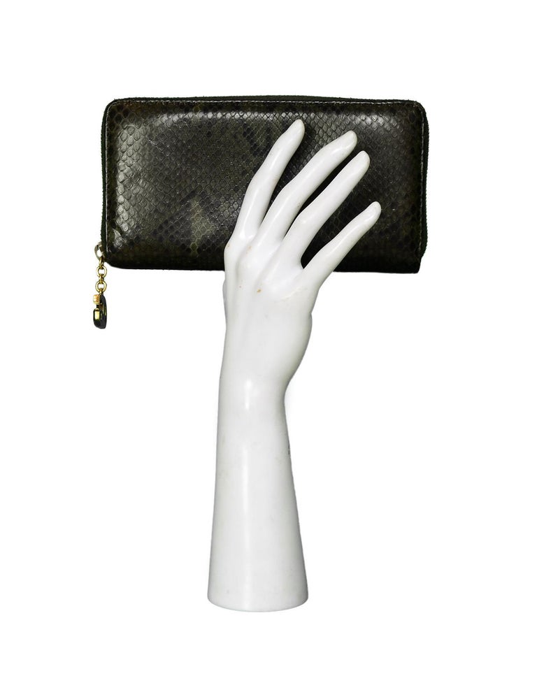 Gucci Green Python Zip Around Wallet w/ GG Logo Zipper Pull For Sale at ...