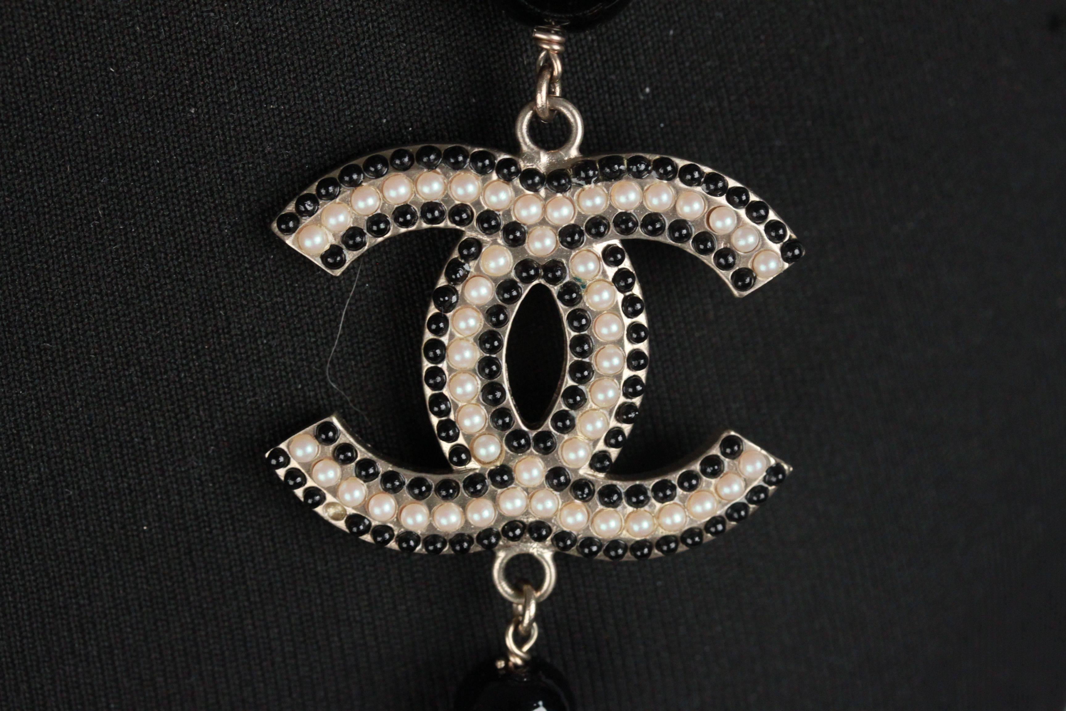 CHANEL Black and White Long Beaded CAROUSEL NECKLACE For Sale at ...