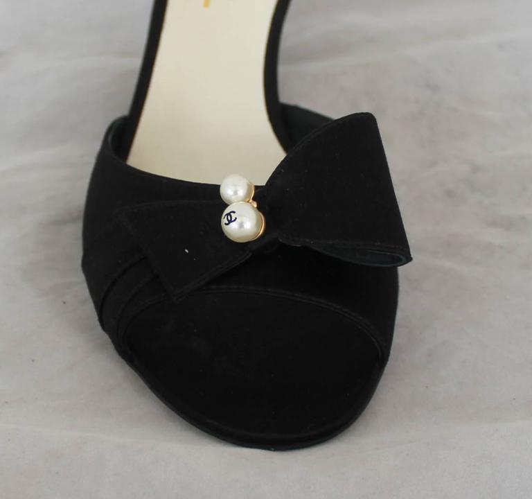 Chanel Black Satin Ribbed Slides w/ Front Bow and "CC" Pearl - 40 For ...