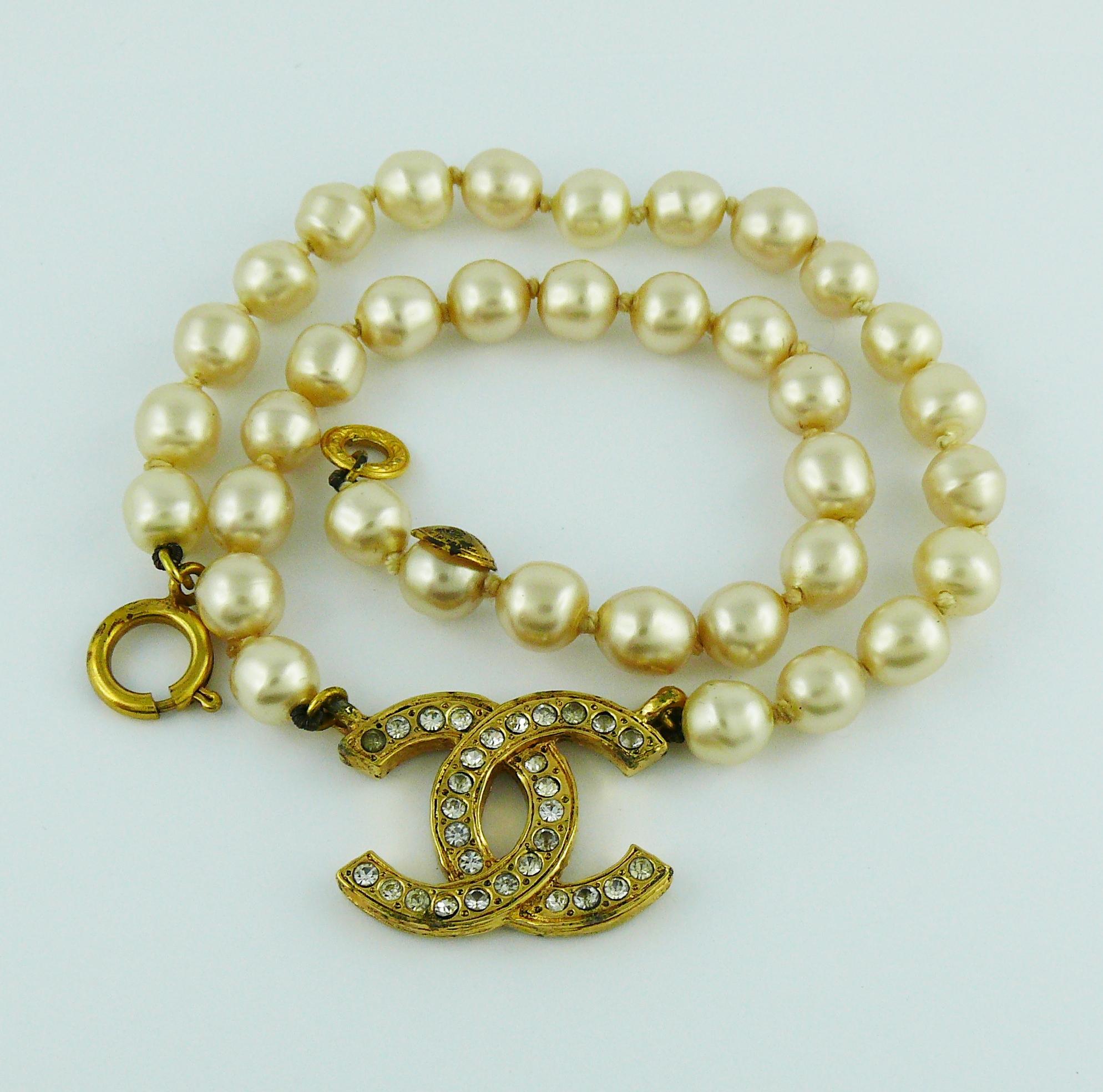 Chanel Vintage Pearl Necklace with Crystal CC Logo at 1stDibs | chanel ...