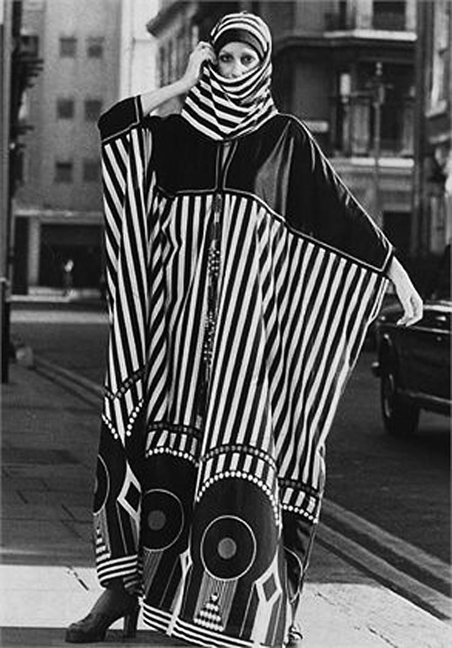 Vintage 1970s Jean Varon Documented Linen Jersey Graphic Print Peplum ...