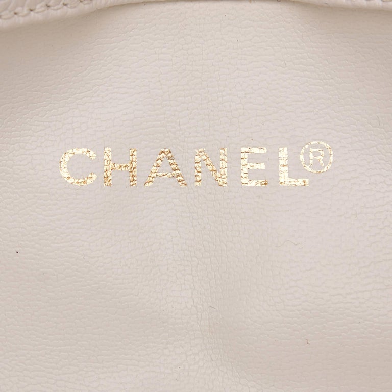 Chanel White Caviar Leather Drawstring Shoulder Bucket Bag at 1stDibs ...