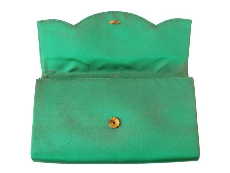 1950's Gucci Kelly Green Satin Scallop Clutch For Sale at 1stDibs