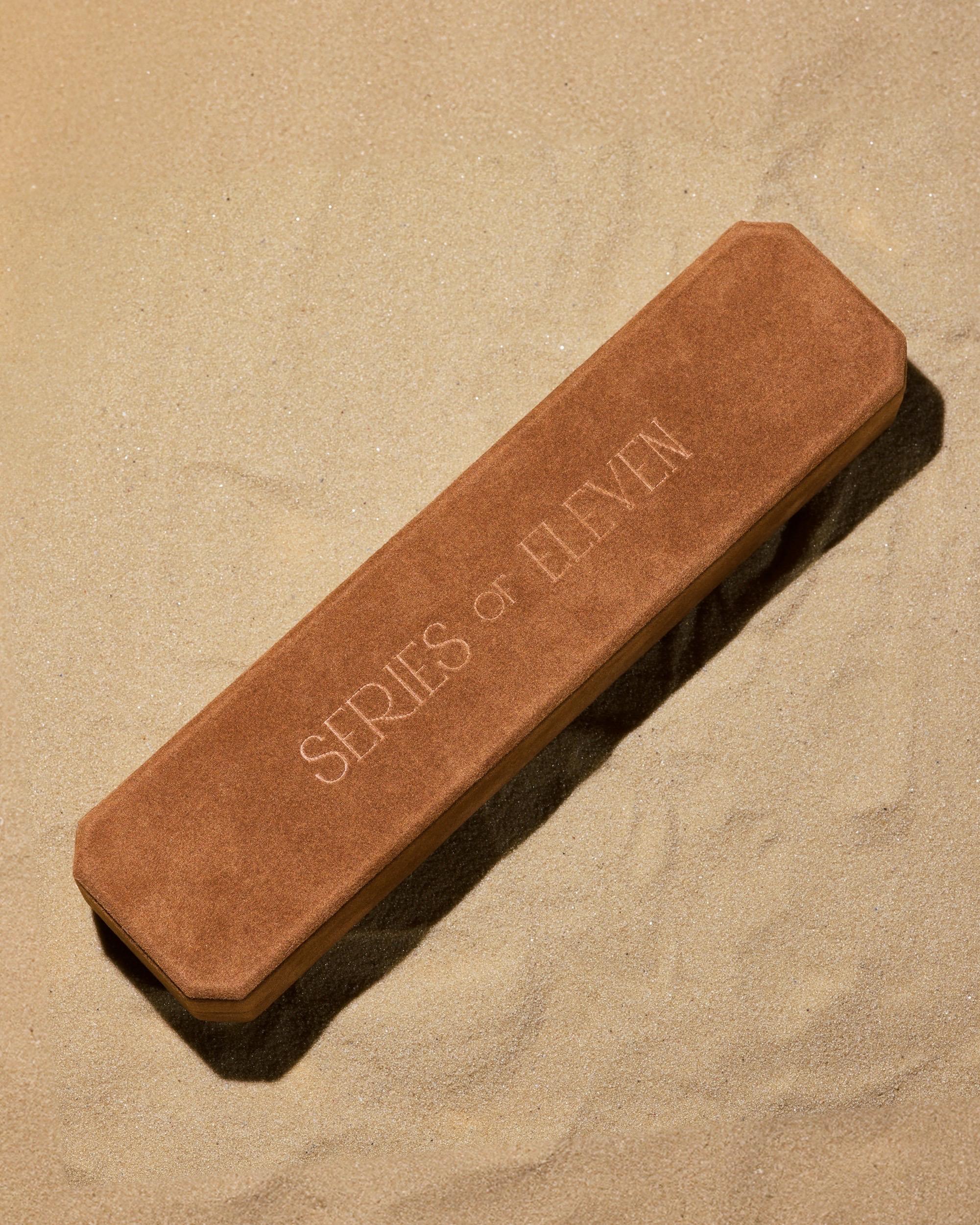 Seashell 14k Gold Diamond Clasp Cable Chain Necklace For Sale at 1stDibs