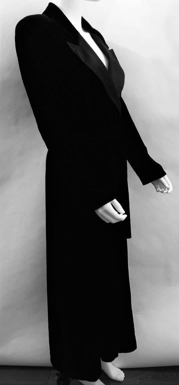 La Perla Vintage Black Velvet Full Length Robe. For Sale at 1stDibs