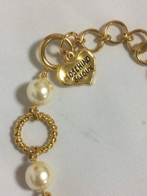 MINT. Vintage Moschino Bijoux chain and faux pearl flower motif ...