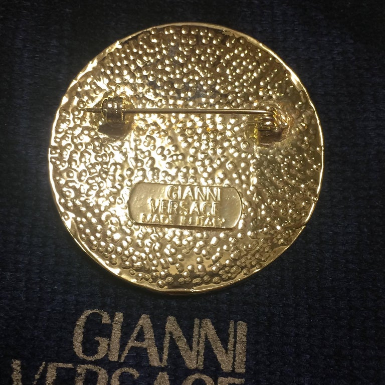 Vintage GIANNI VERSACE classic round pin brooch with its iconic medusa ...